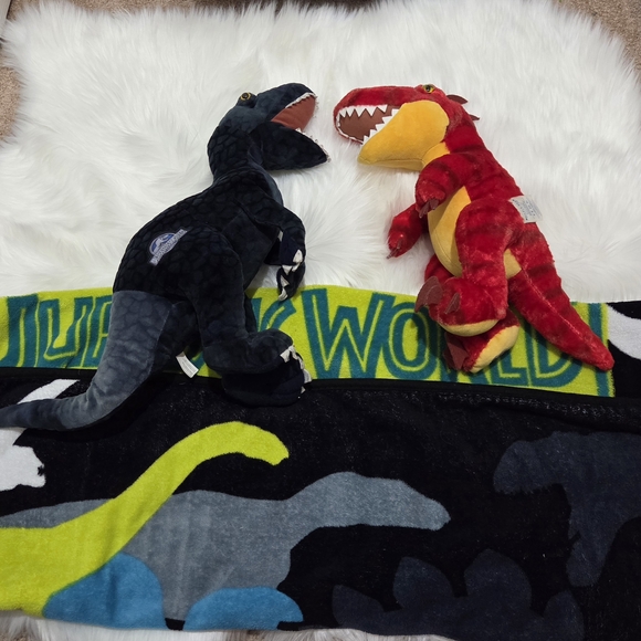 Jurassic World | Toys | Jurassic World Dinosaur Plush Toy Blanket Set ...